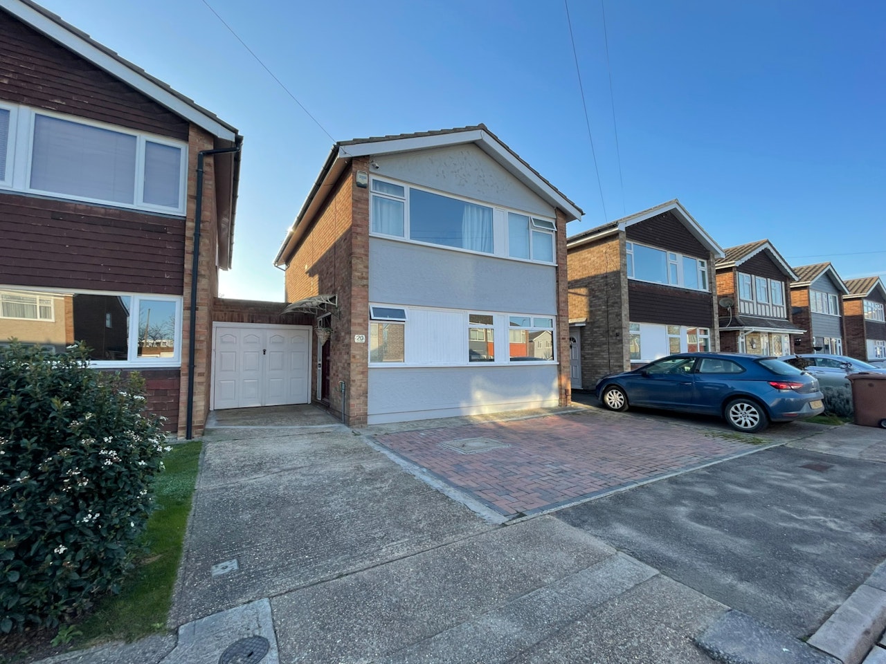 3 Bedroom Link Detached House Rigby Gardens Chadwell St Mary Rm16