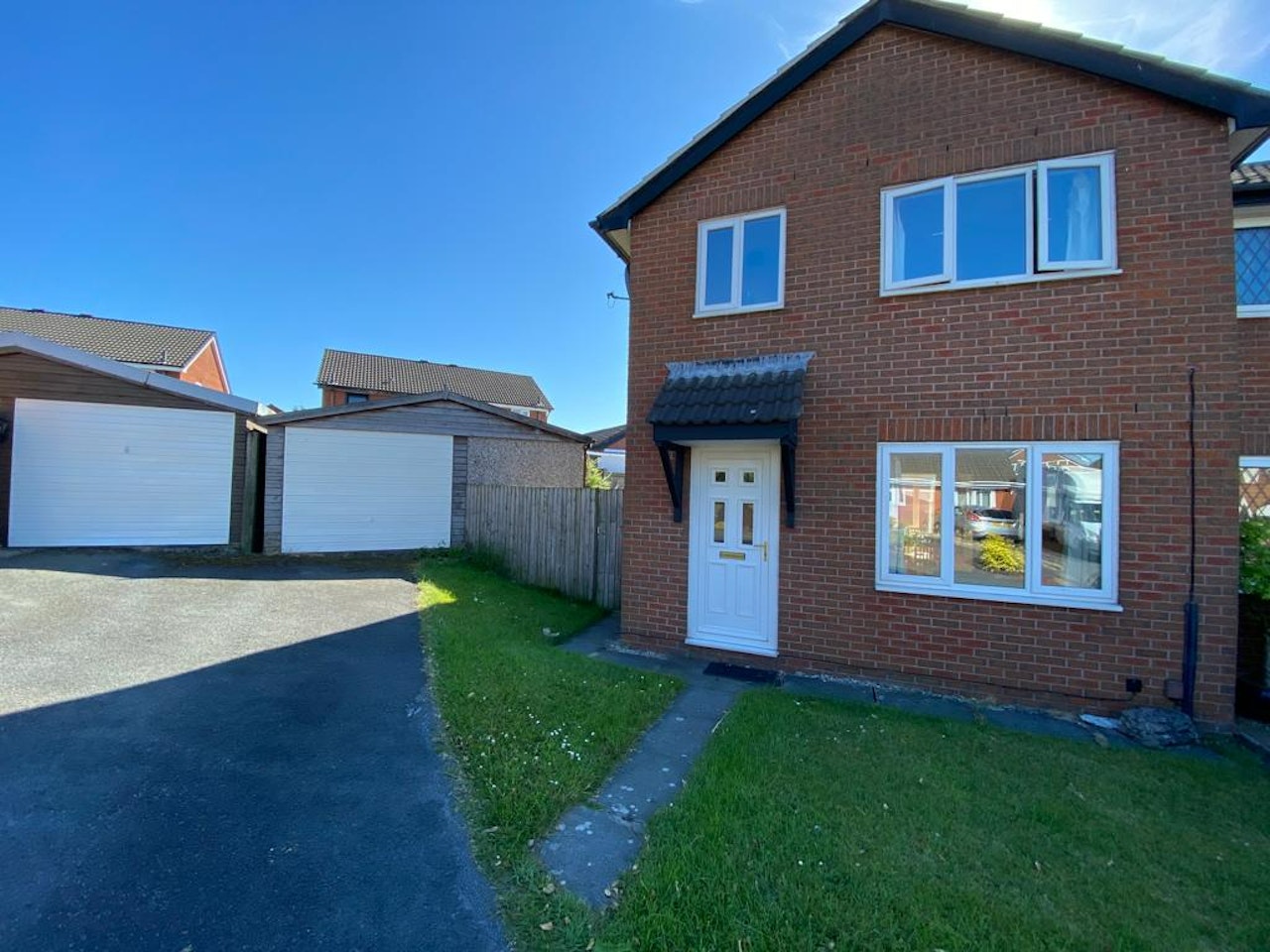 3 Bedroom Semi Detached House Parkside Pr2 Property Search Strike